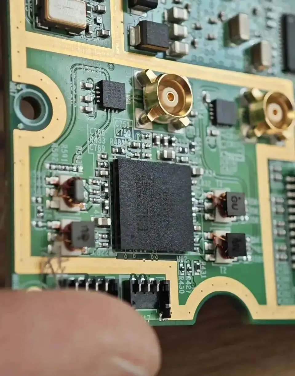Disassemble the SL4200 military radio and see what's inside - Blog - Ampheo