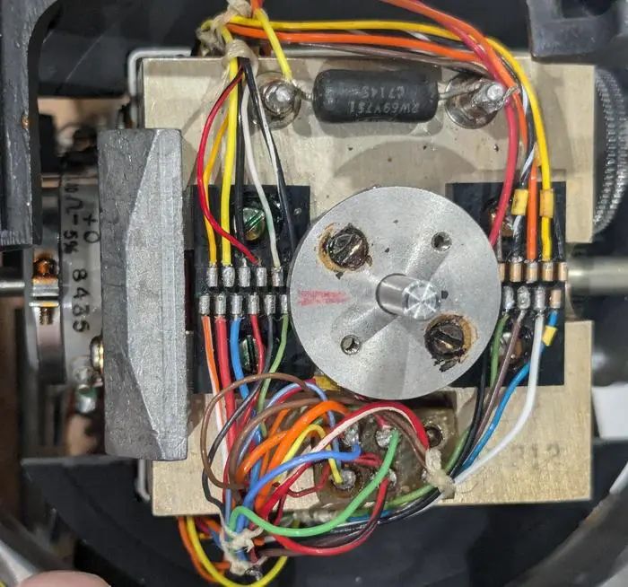 Disassembling the three-axis attitude indicator of the F-4 fighter jet ...